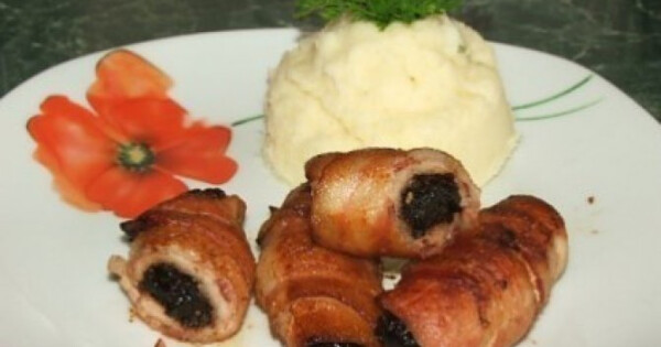 Baconbe tekert aszalt szilvával töltött sertéskaraj | Nosalty Baconbe tekert aszalt szilvával töltött sertéskaraj | Nosalty